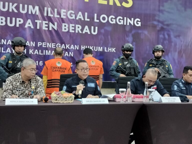 Gakkum KLHK Tetapkan Dua Tersangka Kasus Kayu Ilegal Berau-Surabaya Gakkum KLHK Tetapkan Dua Tersangka Kasus Kayu Ilegal Berau-Surabaya